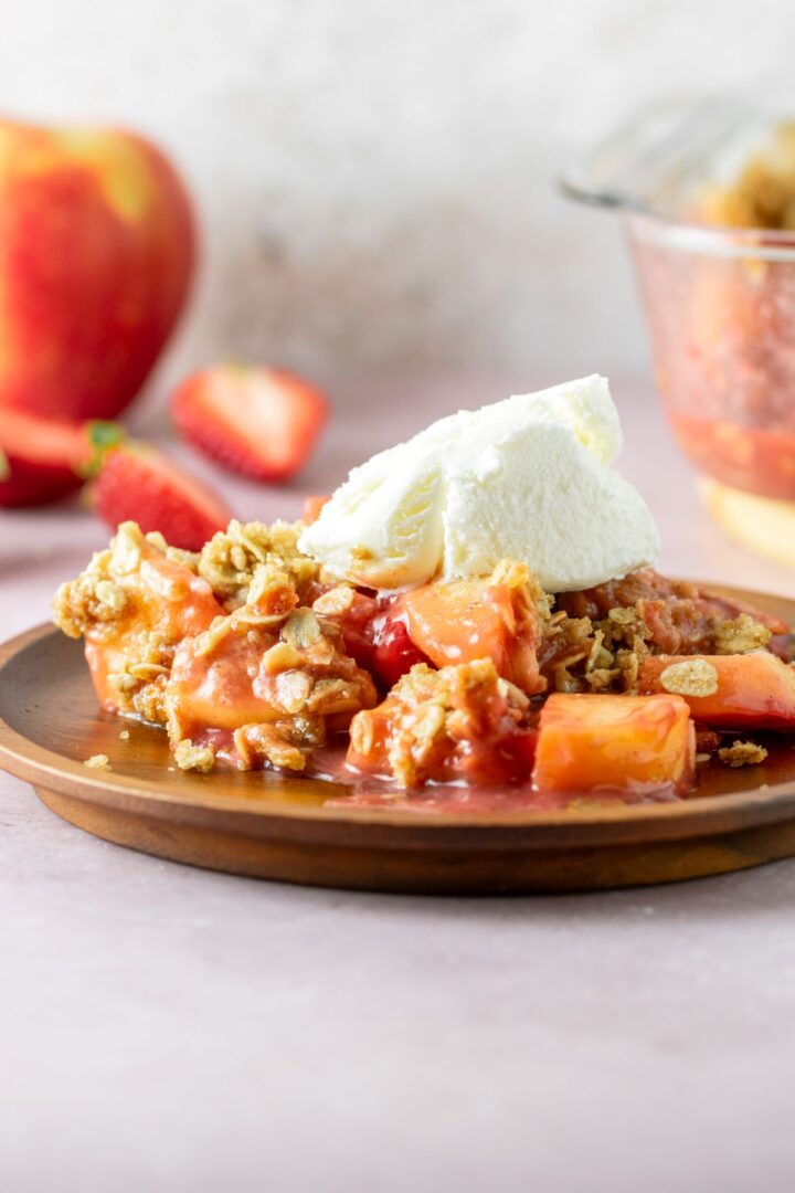 Strawberry Apple Crisp - Ginger Snaps Baking Affairs