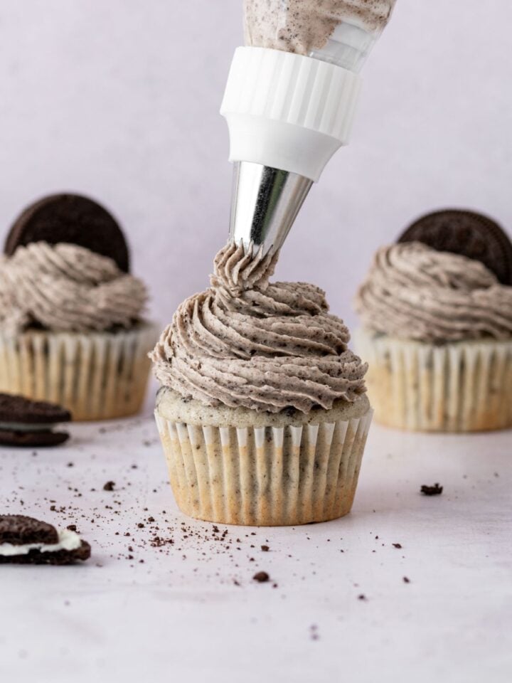 The Best Cream Cheese Frosting (4 Ingredients) - Ginger Snaps Baking ...